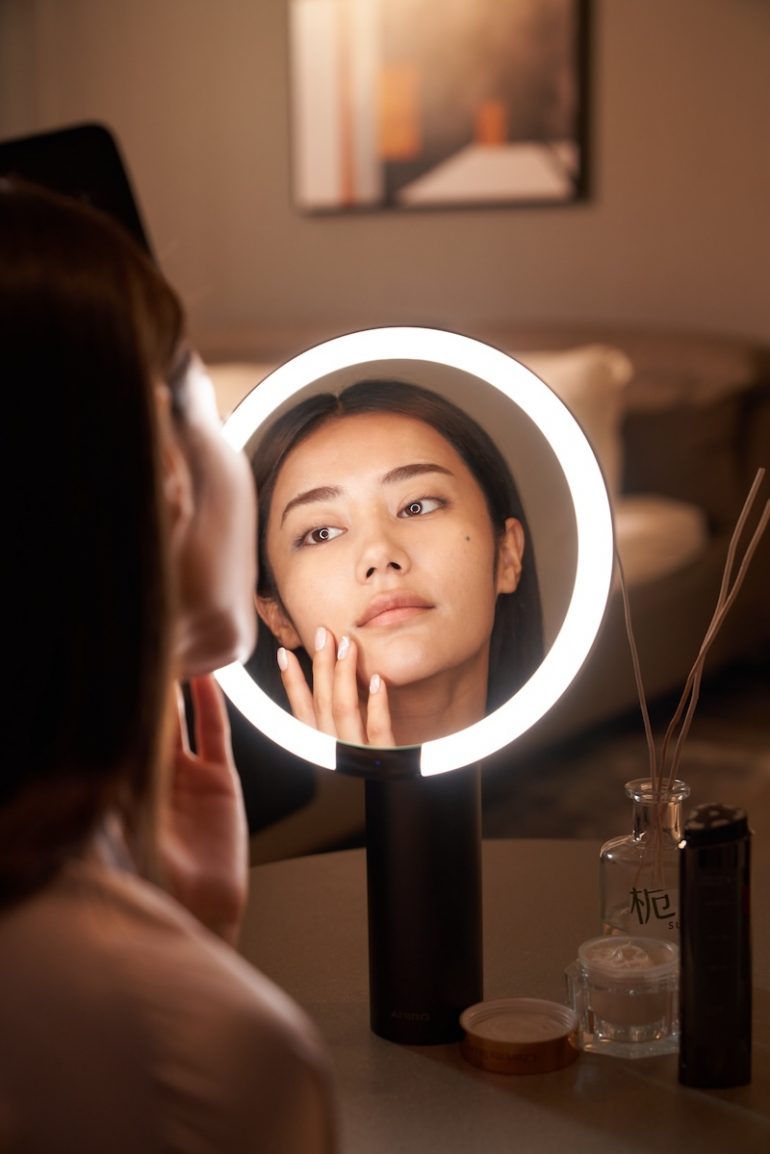 Amiro LumoMax LED Light - Women Talking Online Magazine